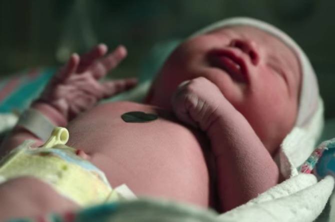 Stunning Ad Shows First Birth Of 2016 - theAsianParent