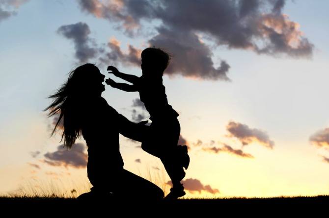 10 Universal Truths About Motherhood, According to a Dad