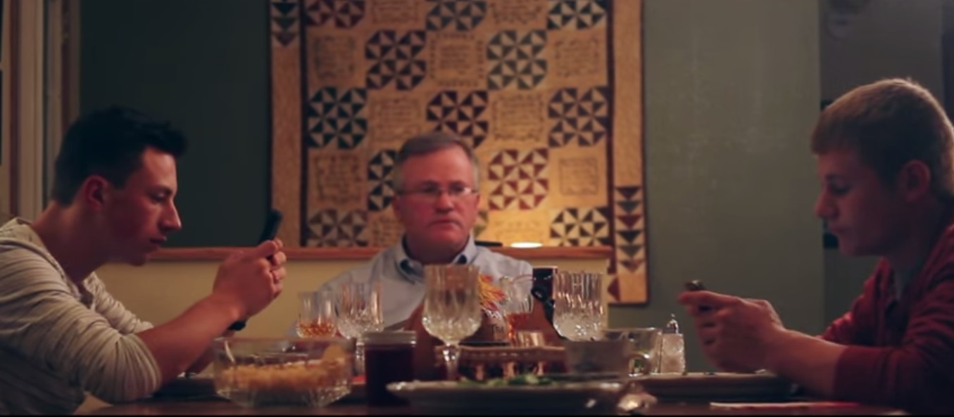 Texting during dinner: Watch what dad did when his sons were texting ...