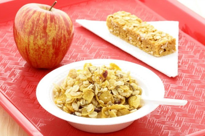 Yummy Organic Snacks For Kids: 10 Safe Options To Indulge In