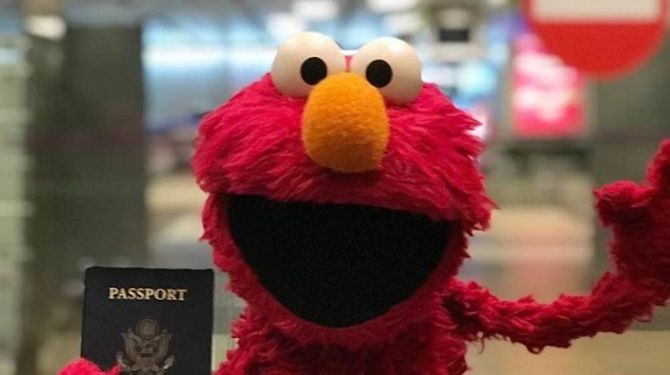 Elmo In Singapore To Spread Love, Laughter And Kindness!