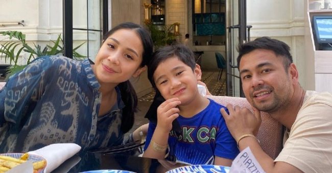 Momen Haru Rafathar Beri Kejutan Anniversary Raffi-Nagita