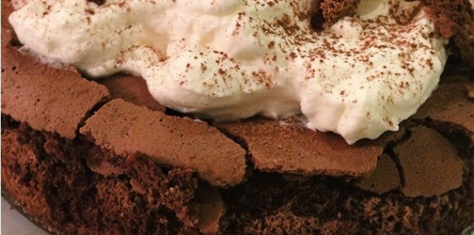 4 Ingredient Flourless Cake For Your Family And Kids To Try