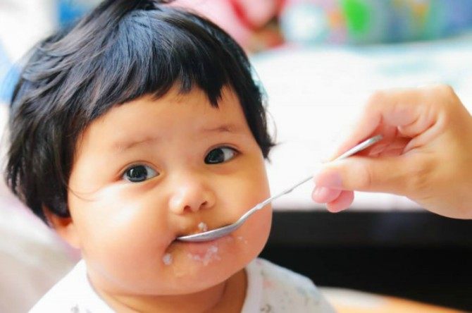 Tiup Makanan Bayi Tak Digalakkan Kerana Bahaya Pada Anak