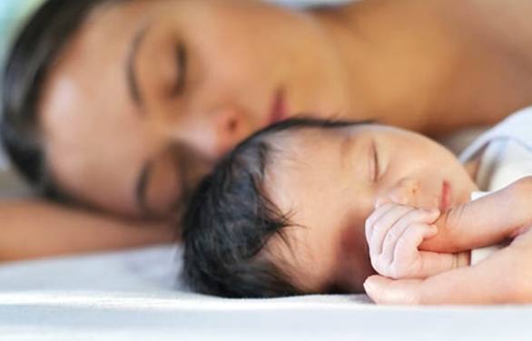 Tidur Bersama Bayi (Co-Sleeping) Ada Faedah Atau Membahayakan?